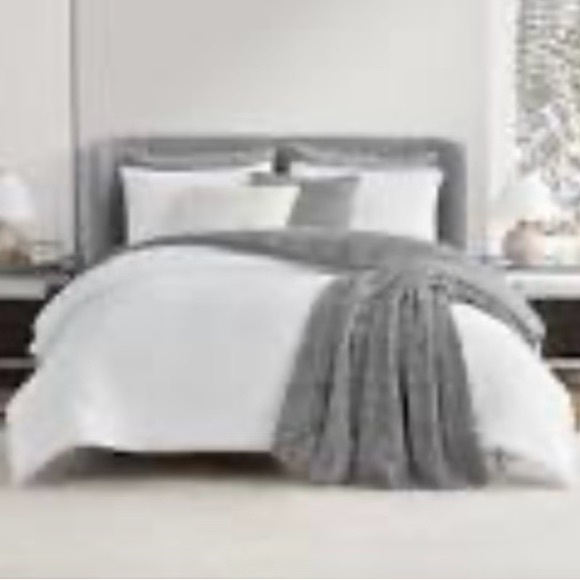 UGG | Bedding | Ugg Reversible White And Grey Fur Comforter And Pillow ...